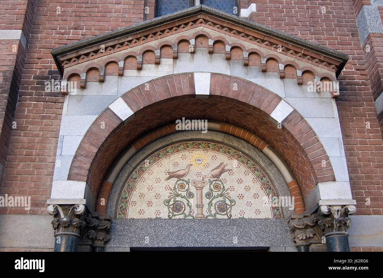 religion church art arch style of construction architecture ...