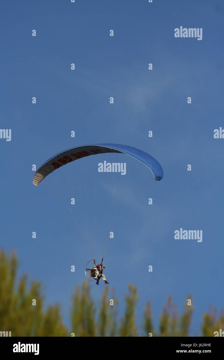 photographer press photographer fly flies flys flying blue courageous ...