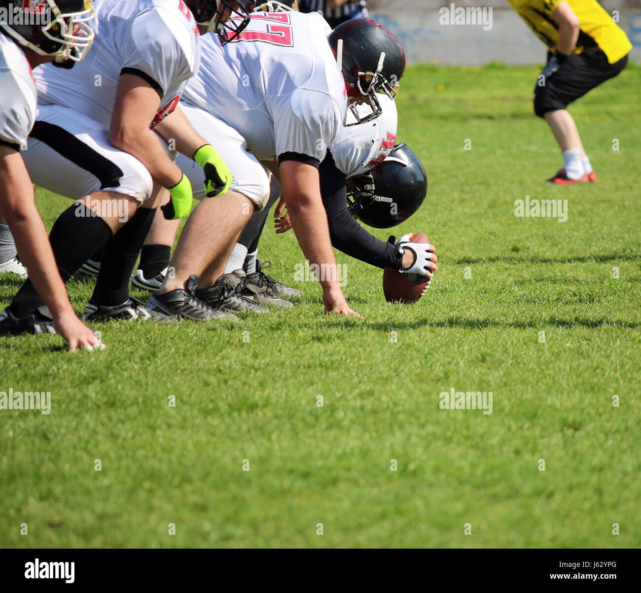 Football linemen hi-res stock photography and images - Alamy