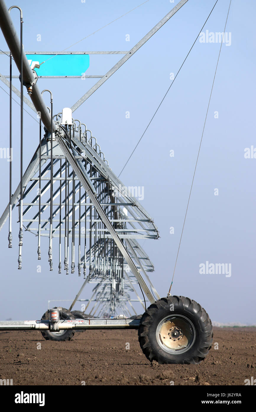 Pivot sprinkler system hi-res stock photography and images - Alamy