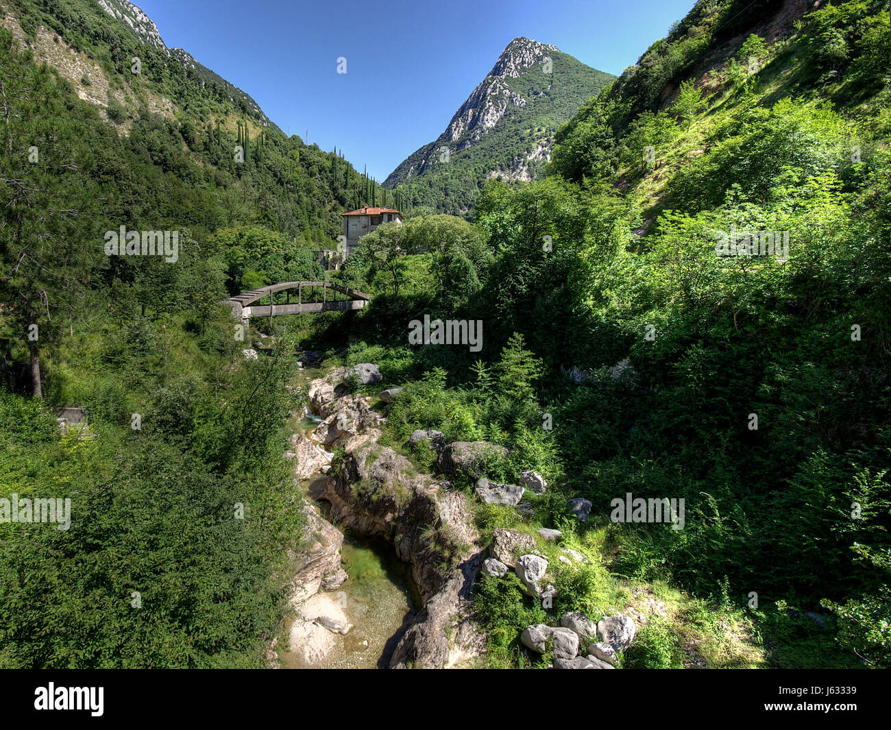 Mountain paper mill hi-res stock photography and images - Alamy