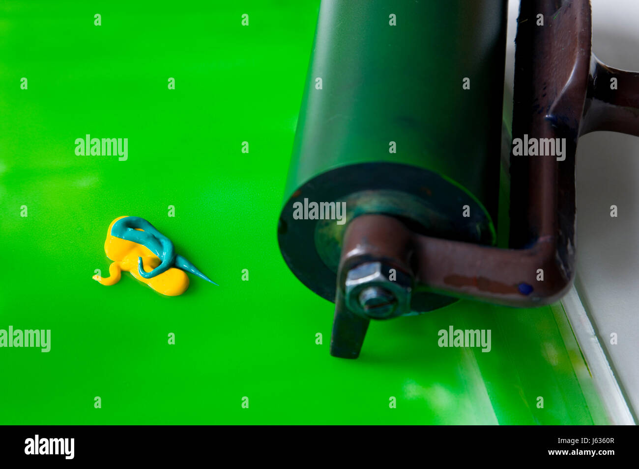 pressure roller and paint Stock Photo - Alamy