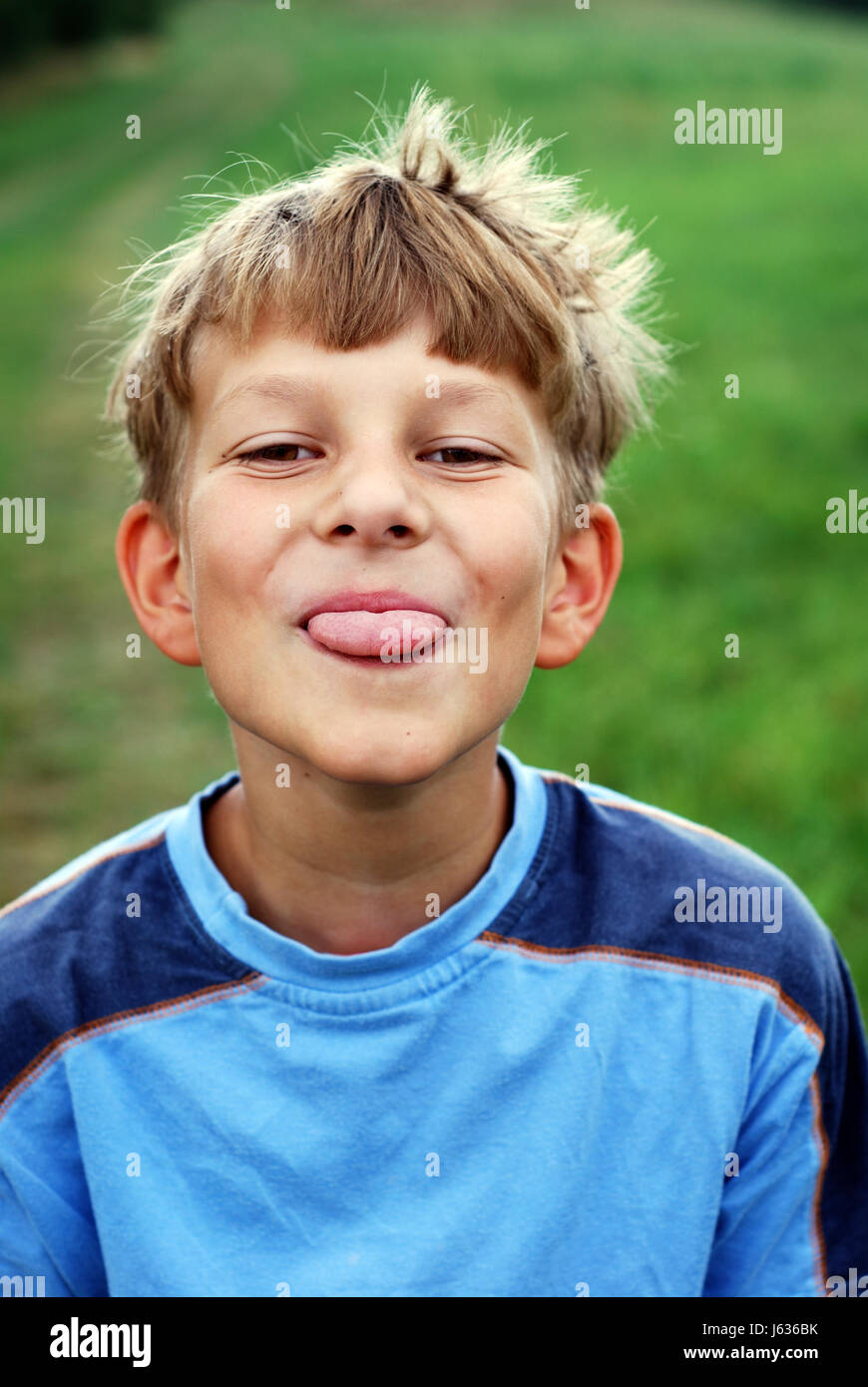 laugh laughs laughing twit giggle smile smiling laughter laughingly ...