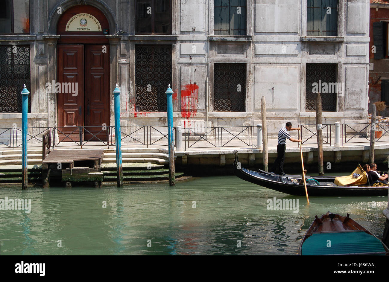 venice channel gondola magnifico house building city town traffic Stock ...