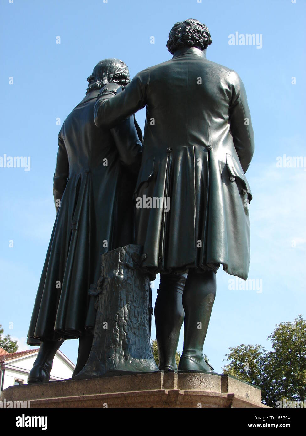monument look glancing see view looking peeking looking at emblem ...