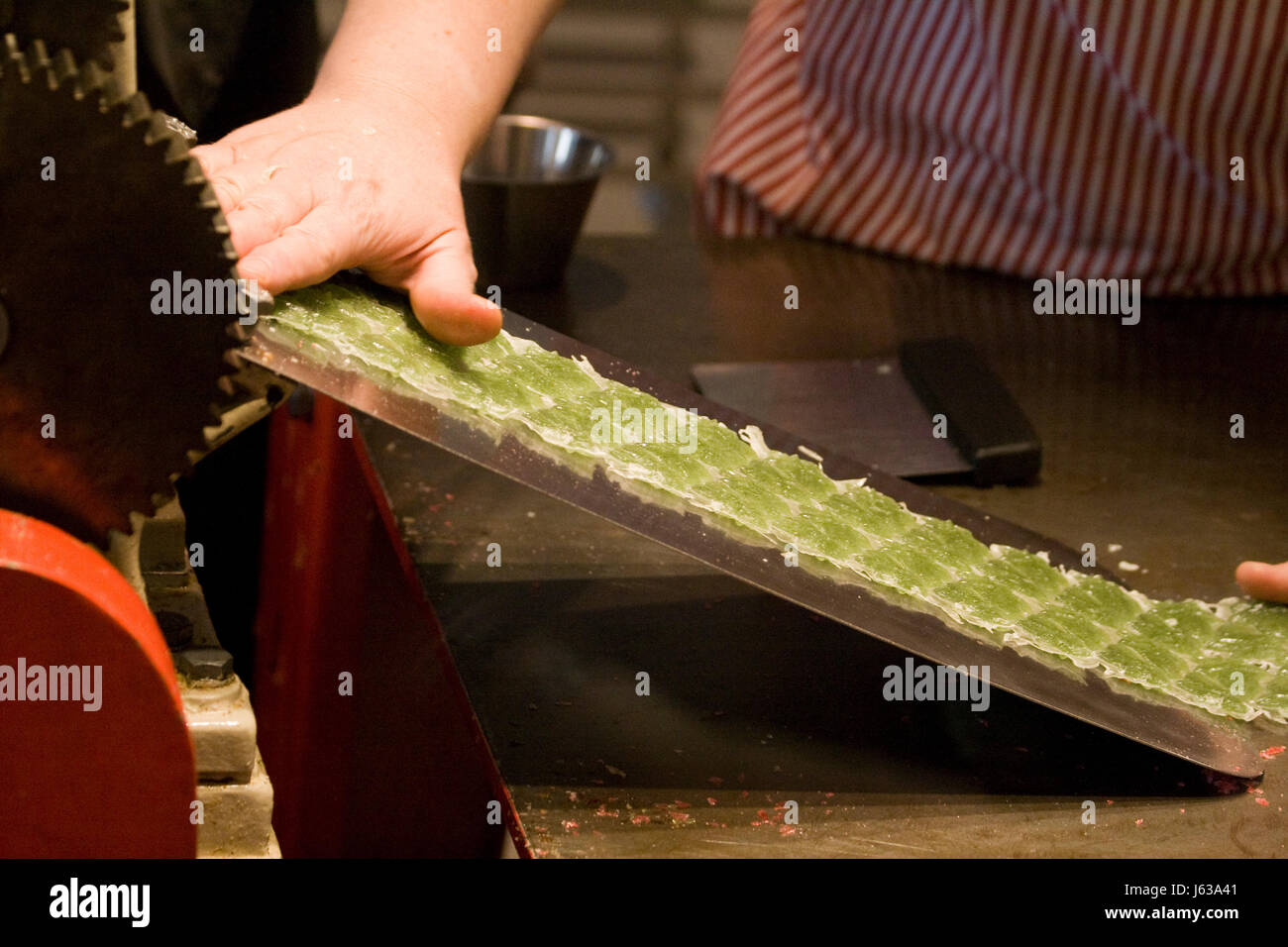 Metalltisch hi-res stock photography and images - Alamy