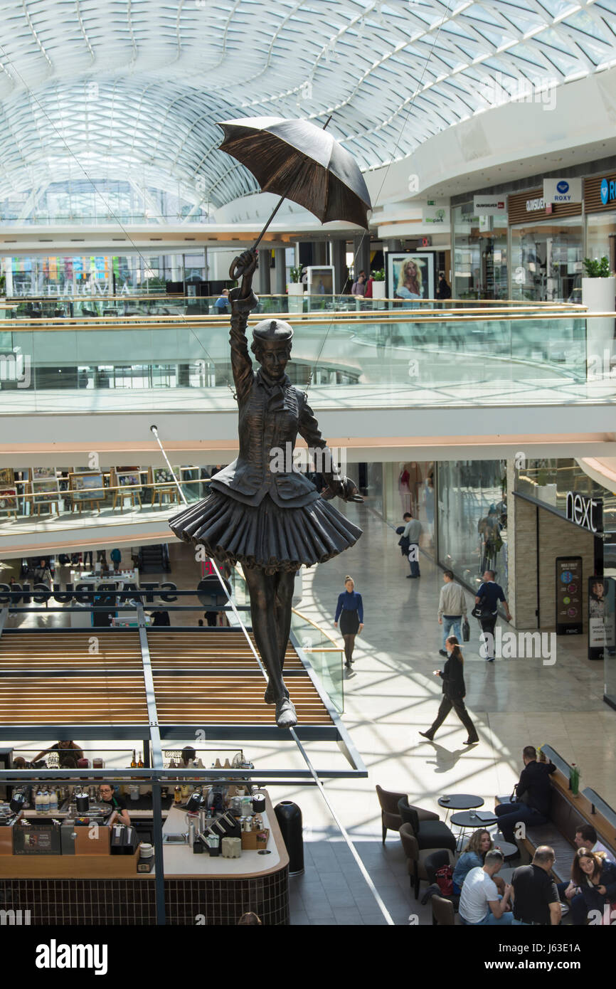 Statue in mall hi-res stock photography and images - Alamy