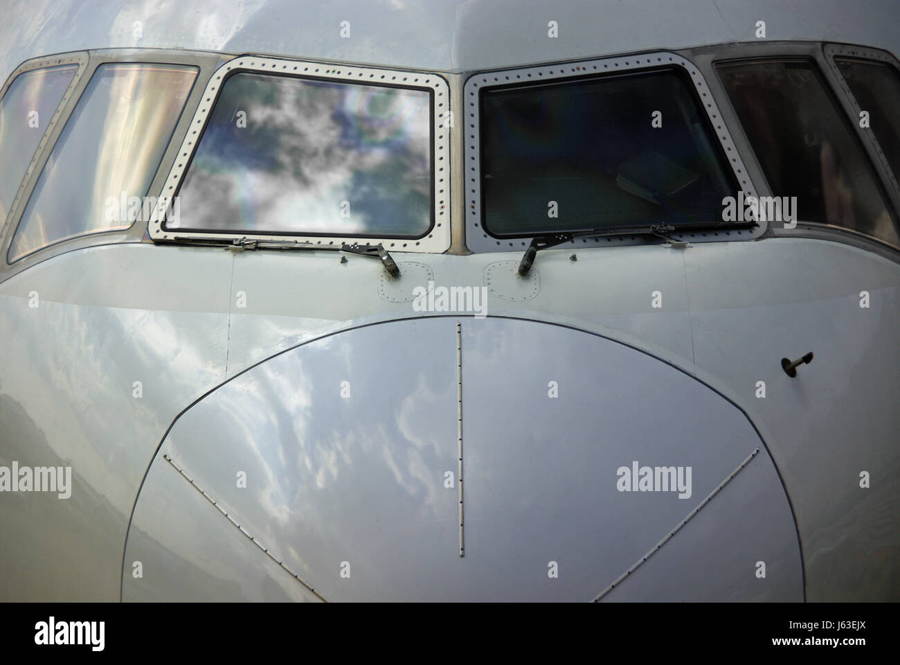 Nose of an aircraft hi-res stock photography and images - Alamy