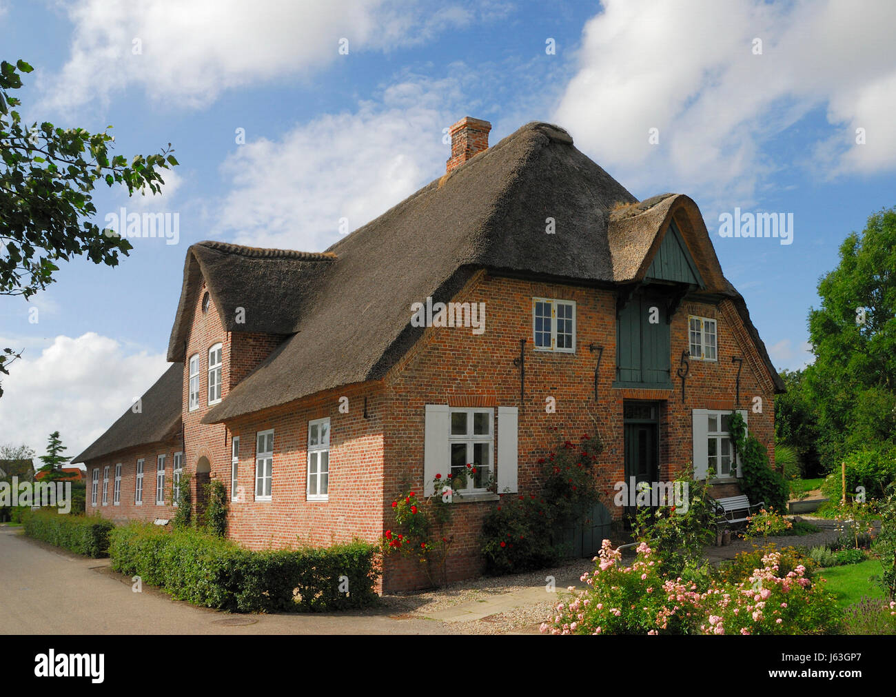Historical thatched house hi-res stock photography and images - Alamy