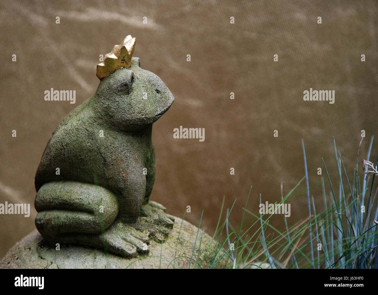 stone frog crown pictogram symbol pictograph trade symbol garden stone ...