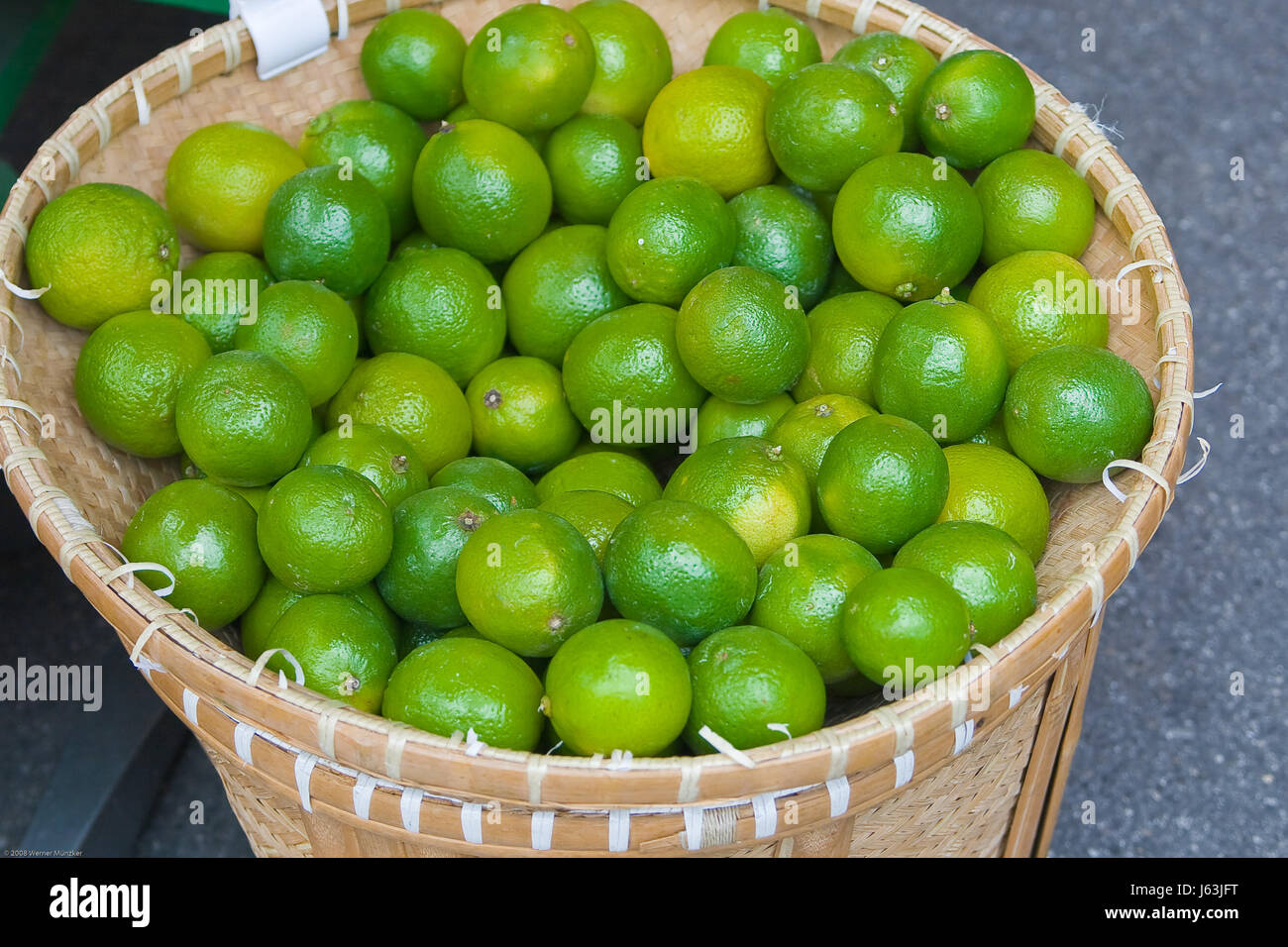 lemons in basket Stock Photo - Alamy