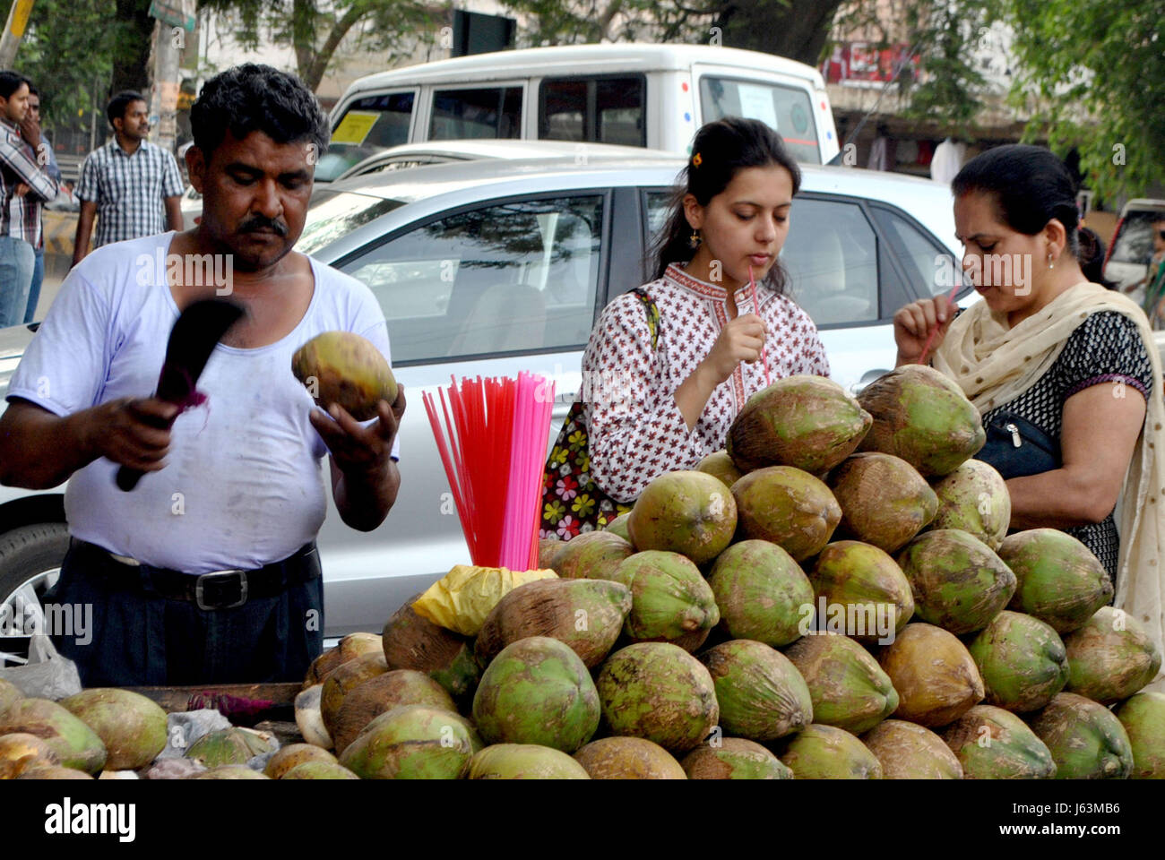 The life in the city of Allahabad where the weather starts getting hot ...