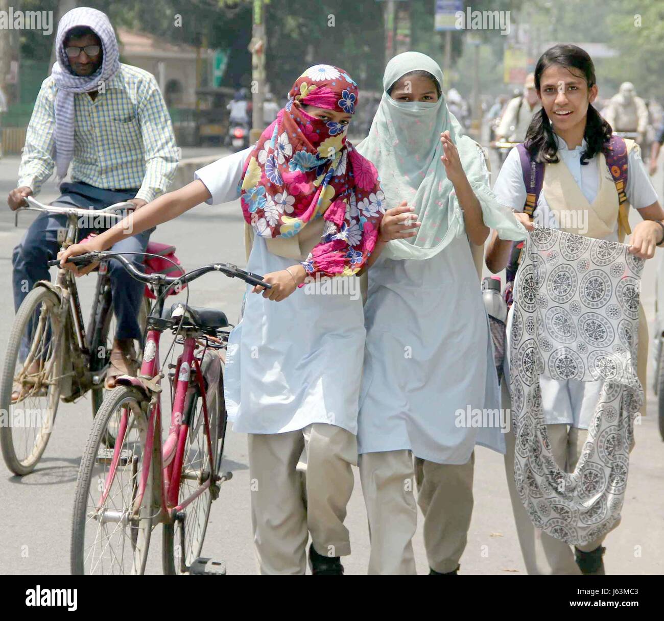 The life in the city of Allahabad where the weather starts getting hot ...