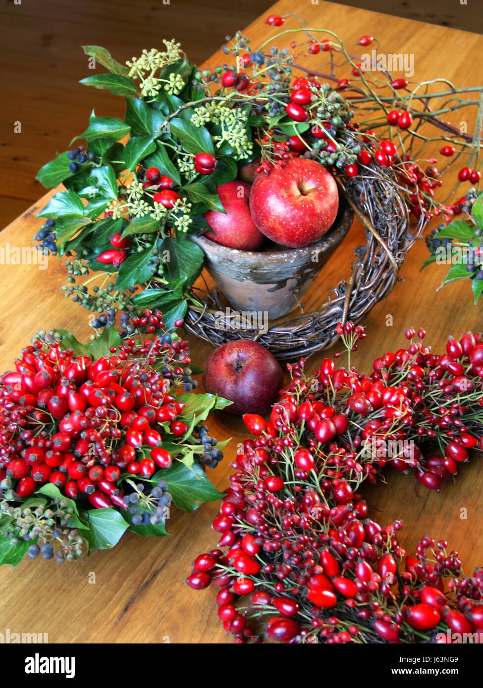 Flower chaplet hi-res stock photography and images - Alamy