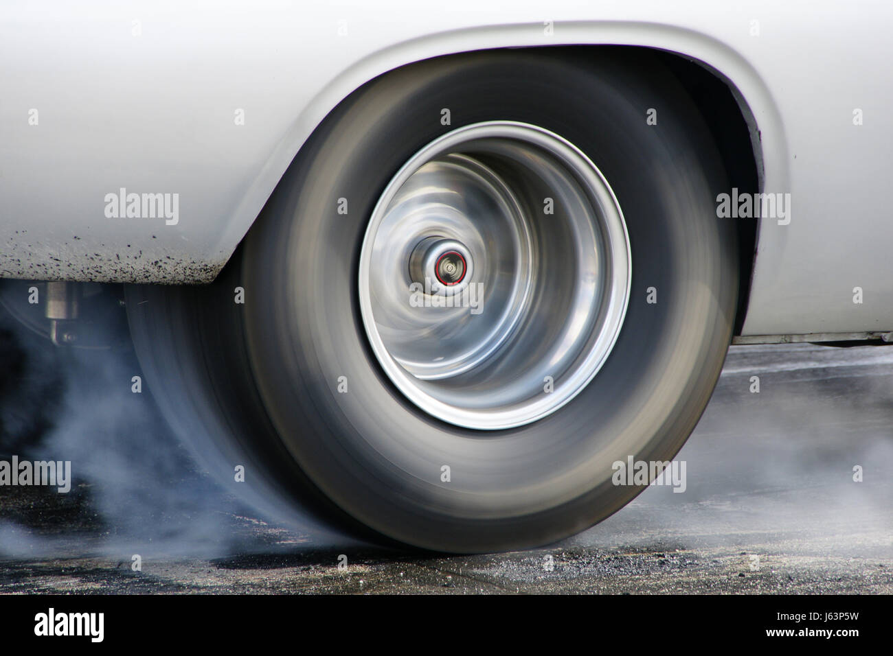 Smoking tyres hi-res stock photography and images - Alamy