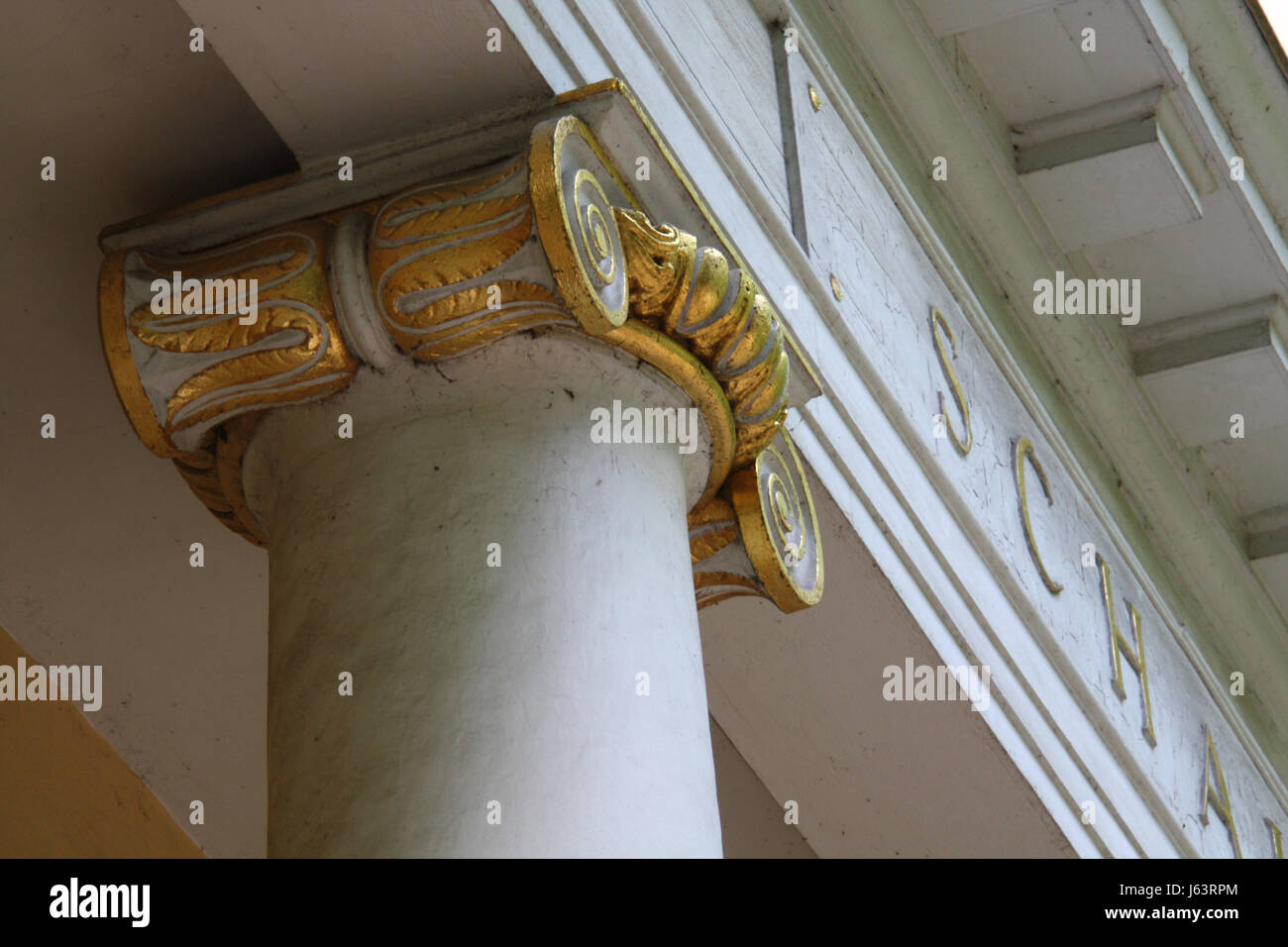 house building columns pillar style of construction architecture ...