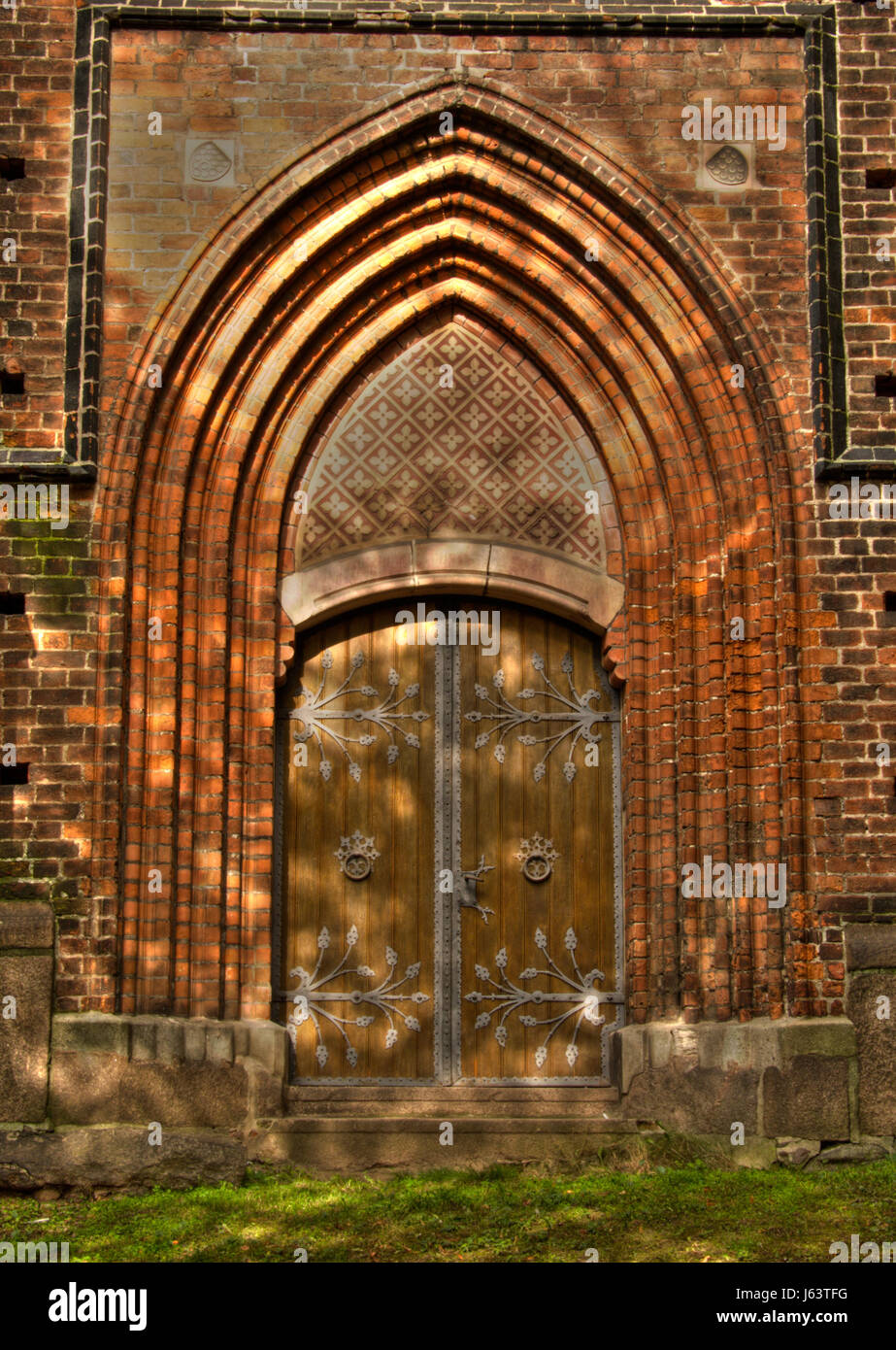 cathedral goal passage gate archgway gantry entrance access gothic ...