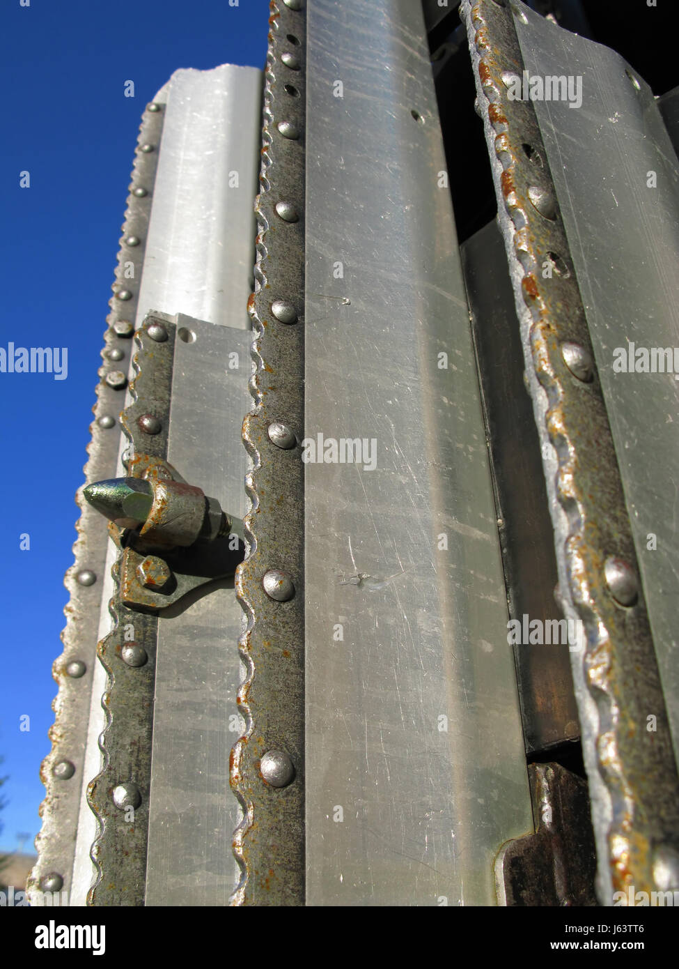 detail winter engine drive motor chain steel spike rusty pivots bolt ...