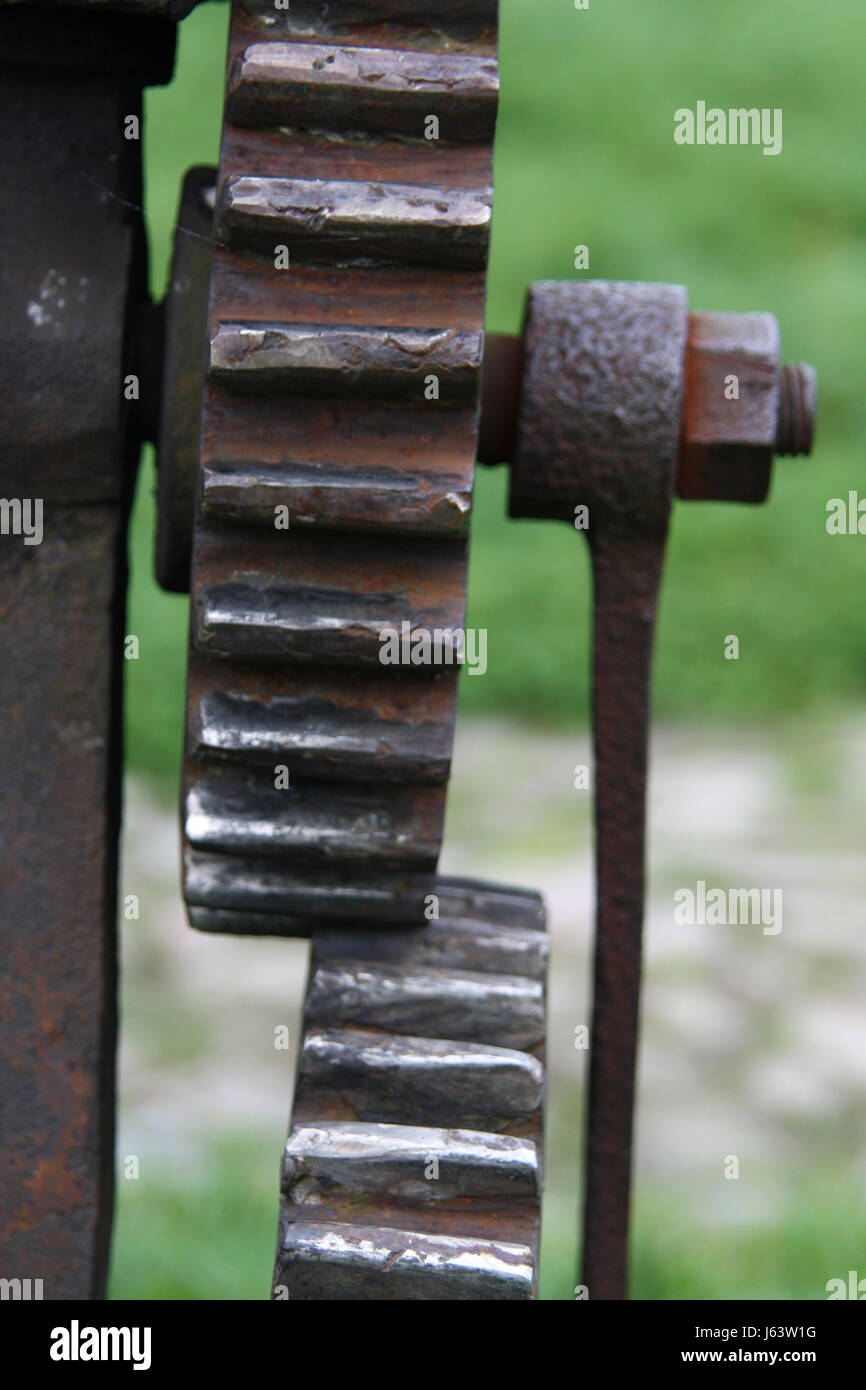 engine drive motor iron wheels metal wheel cogwheel gear wheels ...