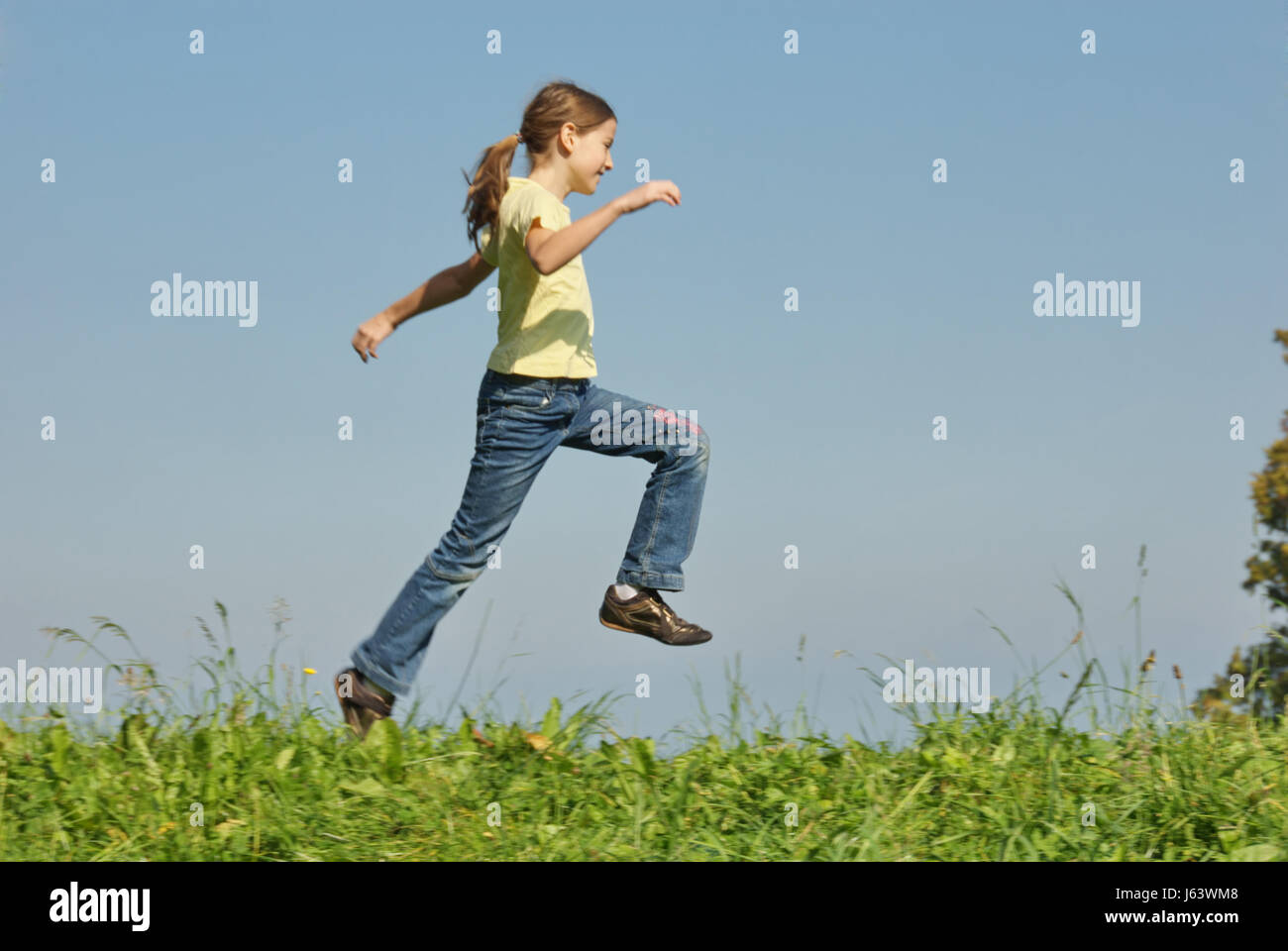 steps step spring bouncing bounces hop skipping frisks jumping jump ...