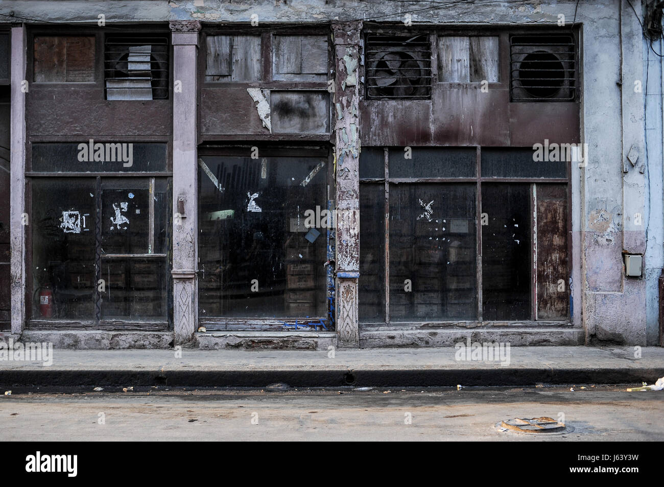 Deteriorated building hi-res stock photography and images - Alamy