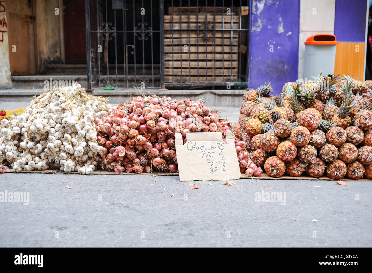 Cuban fruit stand hi-res stock photography and images - Alamy