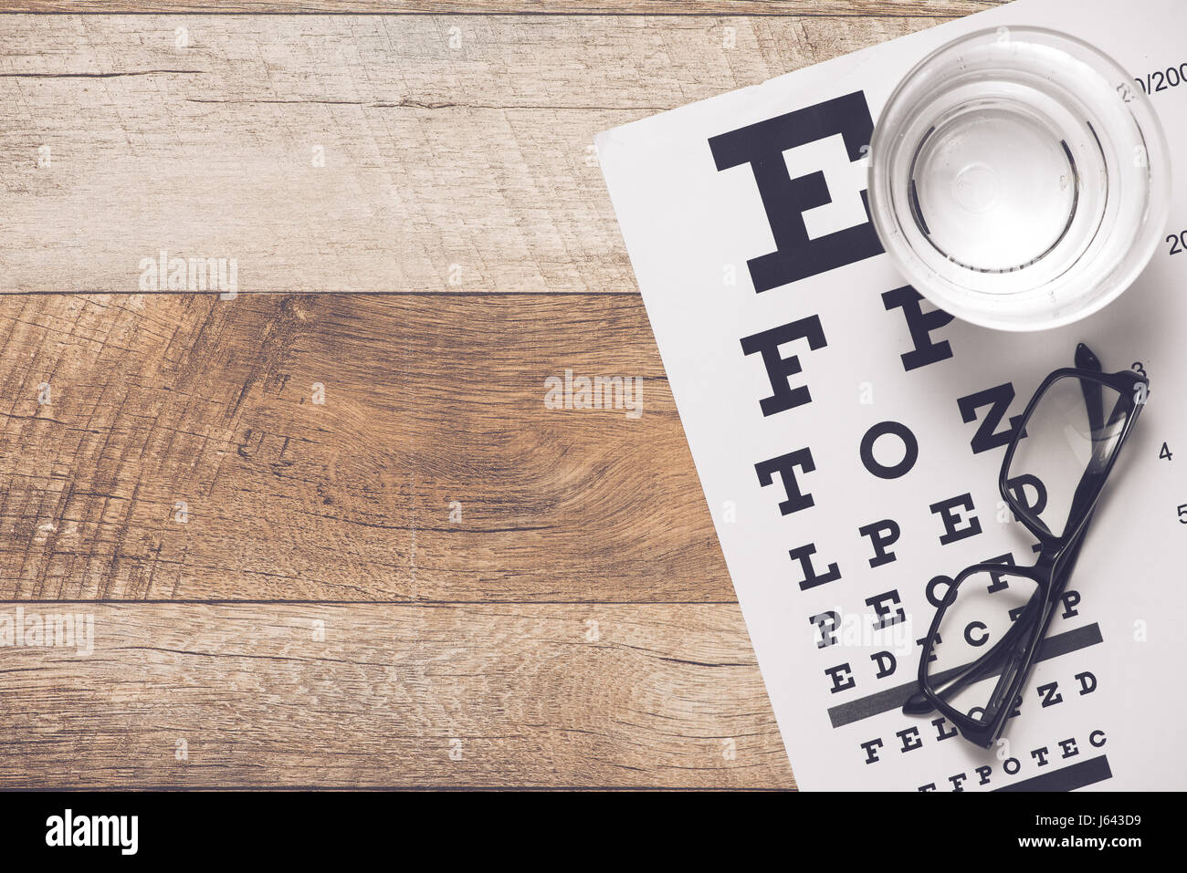 Healthy eyes. Eye chart and medicine Stock Photo - Alamy