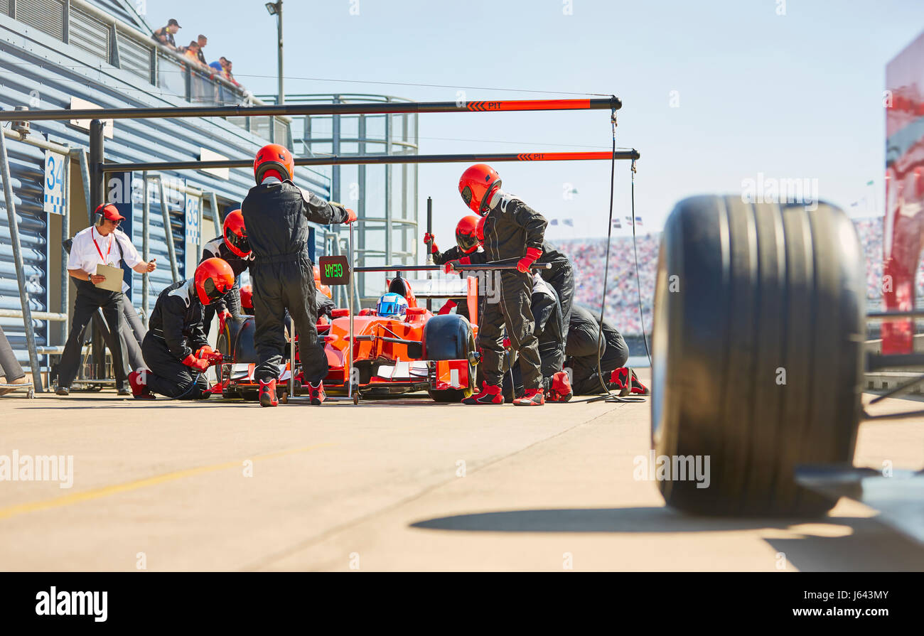 Pit crew working on formula one race car in pit lane Stock Photo - Alamy