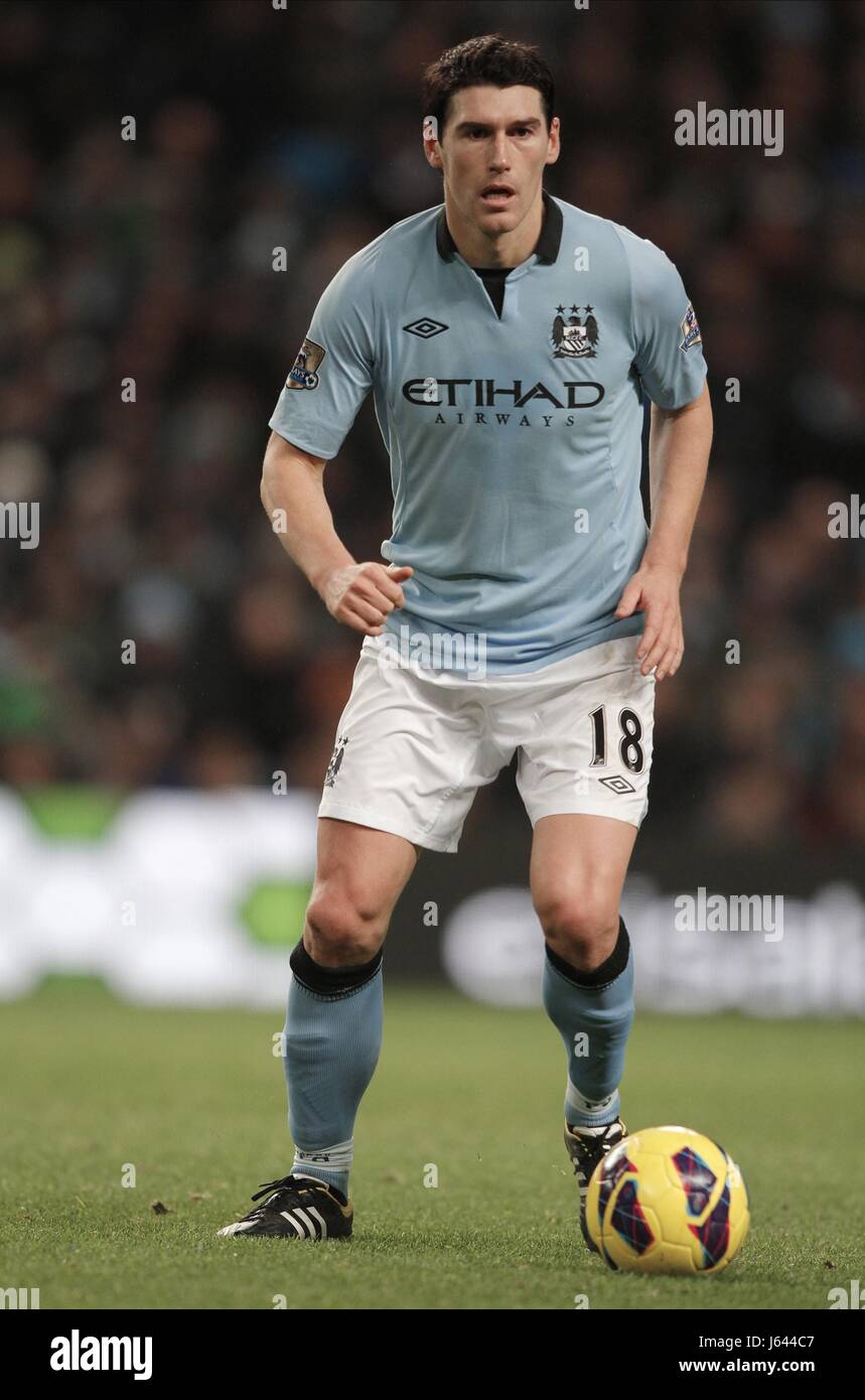 GARETH BARRY MANCHESTER CITY FC ETIHAD STADIUM MANCHESTER ENGLAND 01 ...