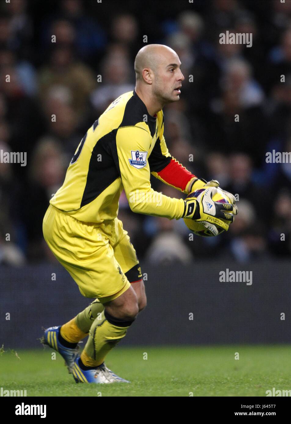 Pepe reina liverpool fc liverpool hi-res stock photography and images ...