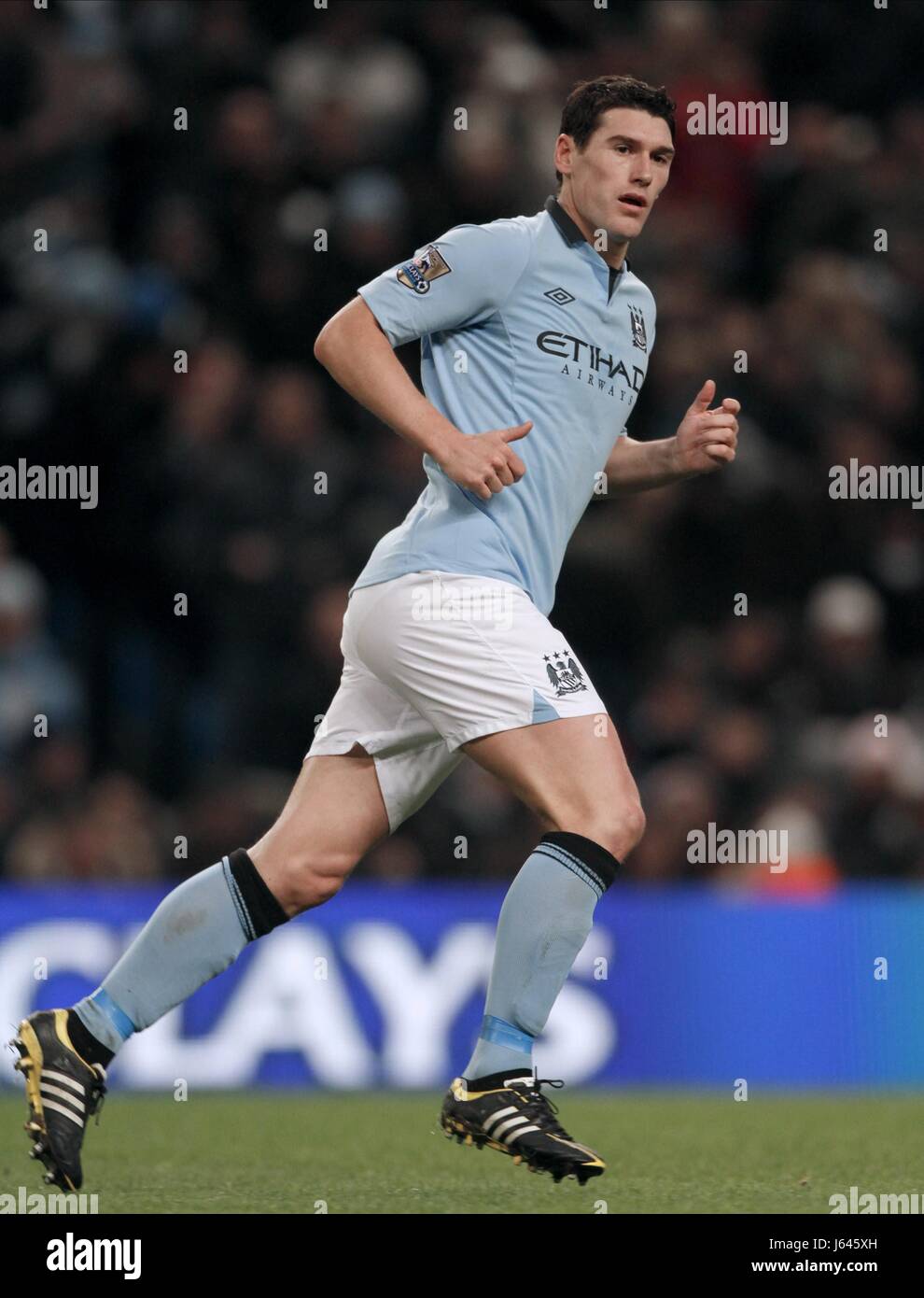 GARETH BARRY MANCHESTER CITY FC ETIHAD STADIUM MANCHESTER ENGLAND 03 ...