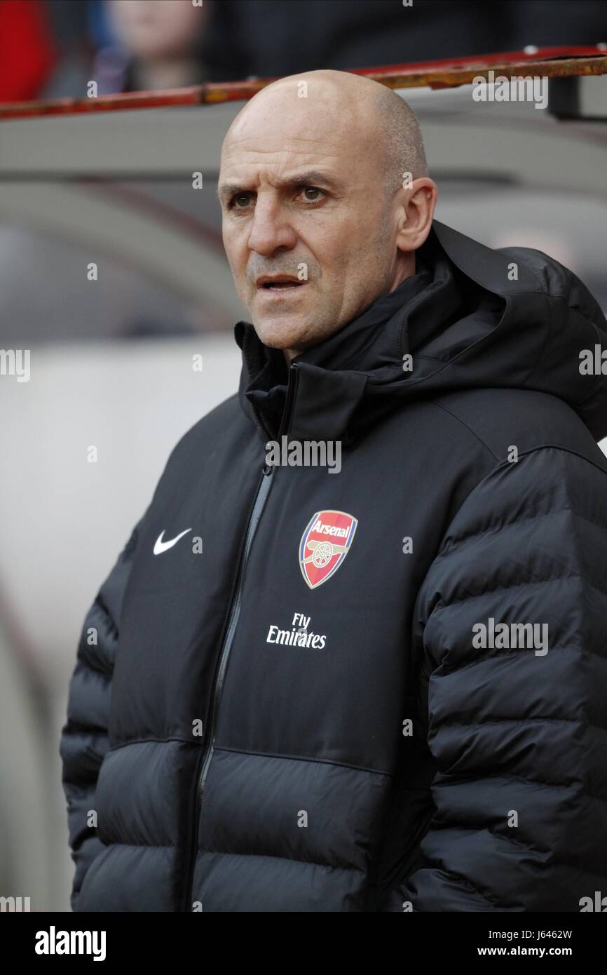 STEVE BOULD ARSENAL FC ASSISTANT COACH STADIUM OF LIGHT SUNDERLAND ...