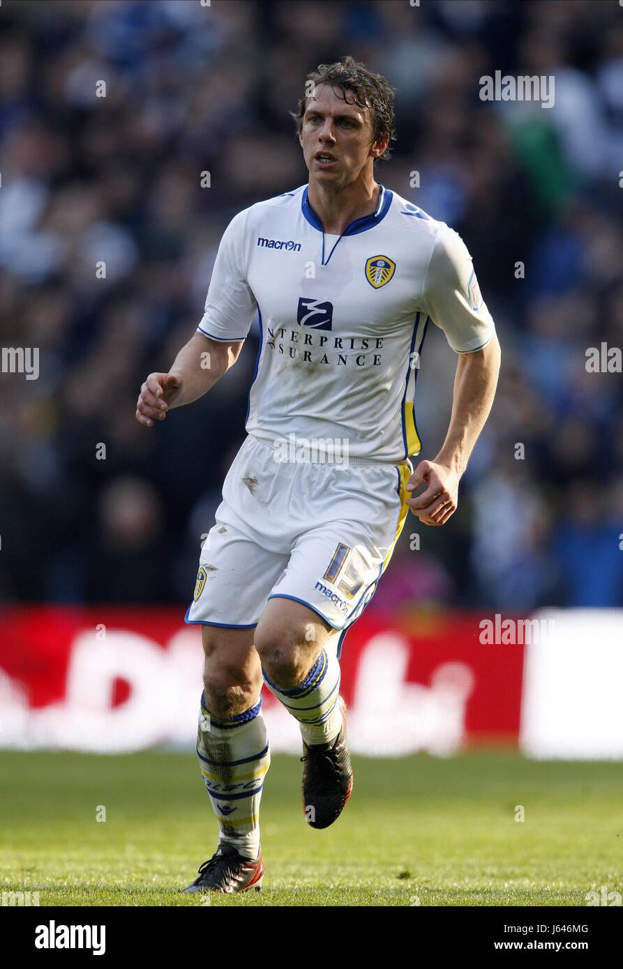 STEPHEN WARNOCK LEEDS UNITED FC ETIHAD STADIUM MANCHESTER ENGLAND 17 ...