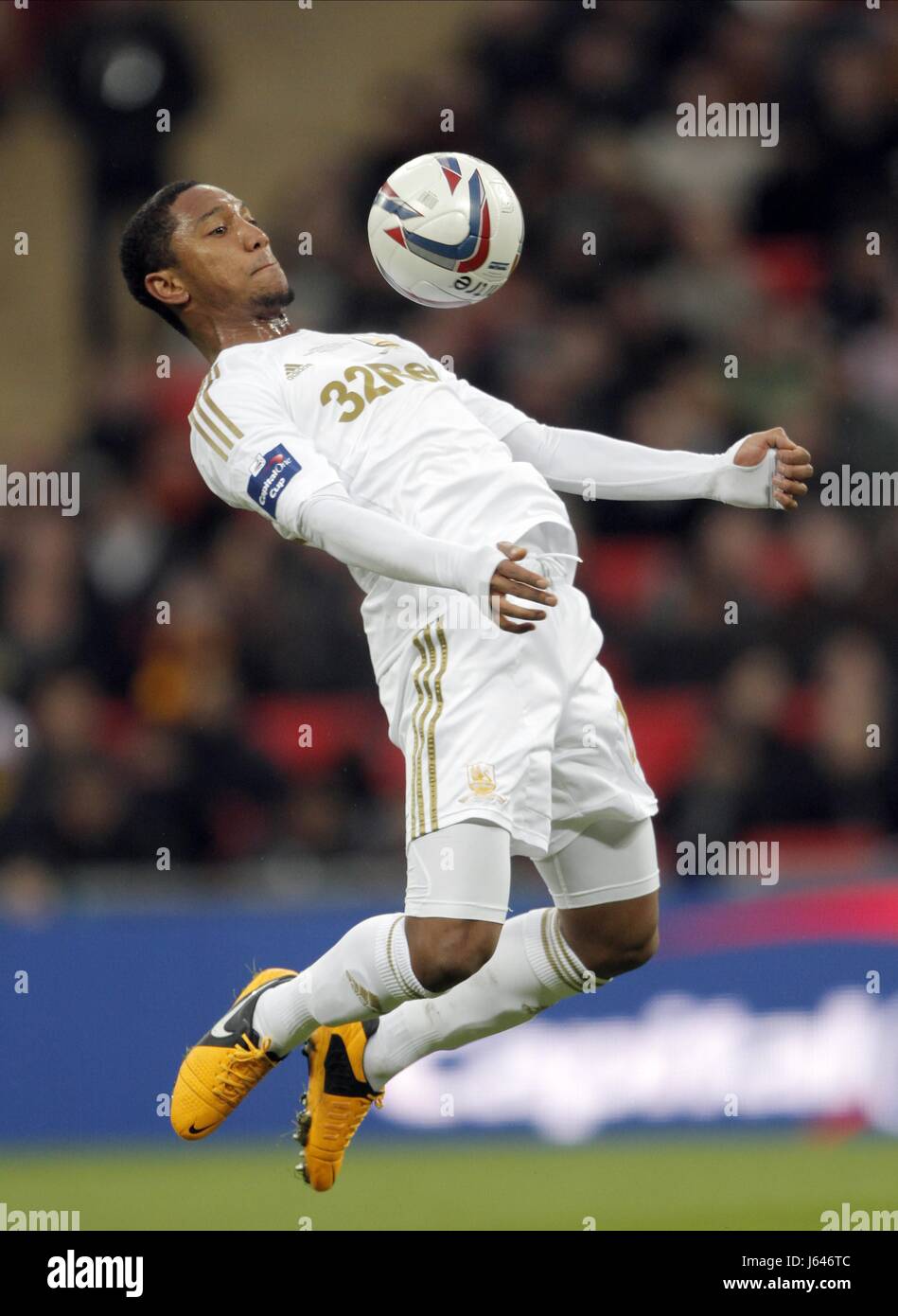 JONATHAN DE GUZMAN SWANSEA CITY FC WEMBLEY STADIUM LONDON ENGLAND 24 ...