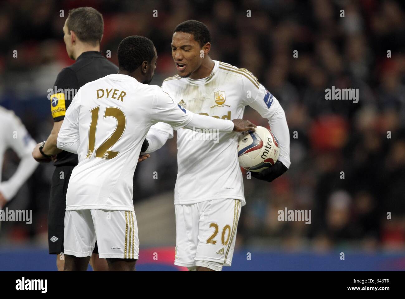 Jonathan de guzman and nathan dyer hi-res stock photography and images ...