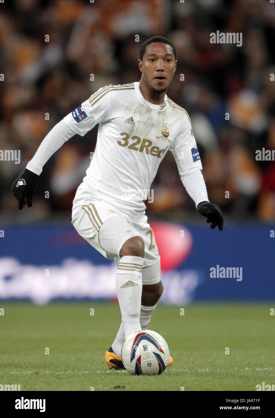 JONATHAN DE GUZMAN SWANSEA CITY FC WEMBLEY STADIUM LONDON ENGLAND 24 ...