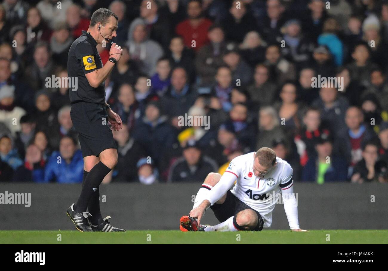 Injured referee hi-res stock photography and images - Alamy