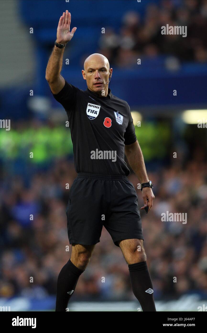 Howard webb premier league hi-res stock photography and images - Alamy