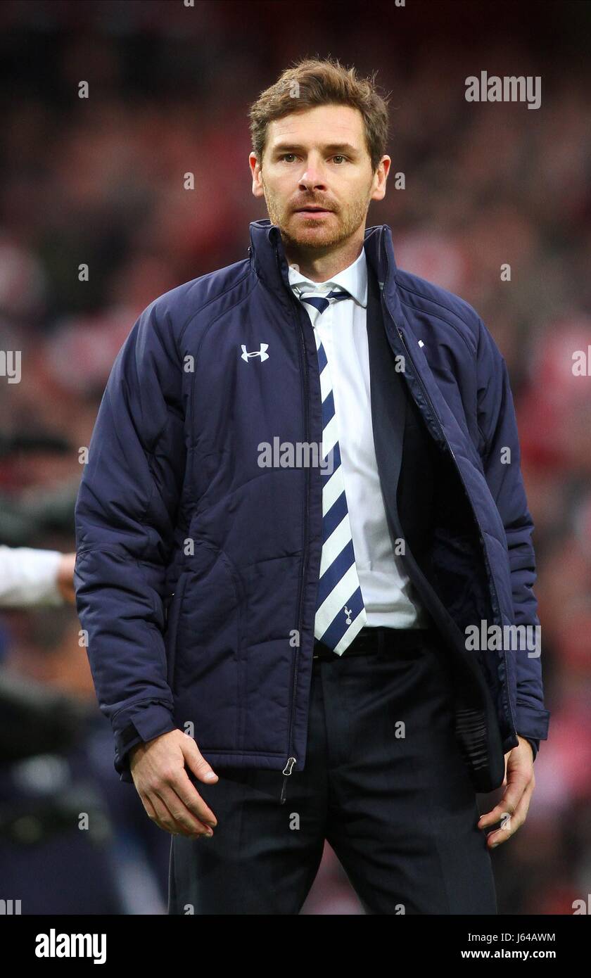 Tottenham arsenal fans hi-res stock photography and images - Alamy