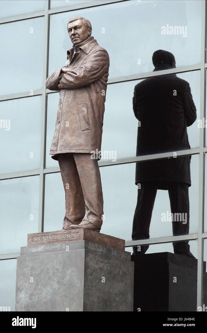Alex ferguson statue old trafford hi-res stock photography and images ...