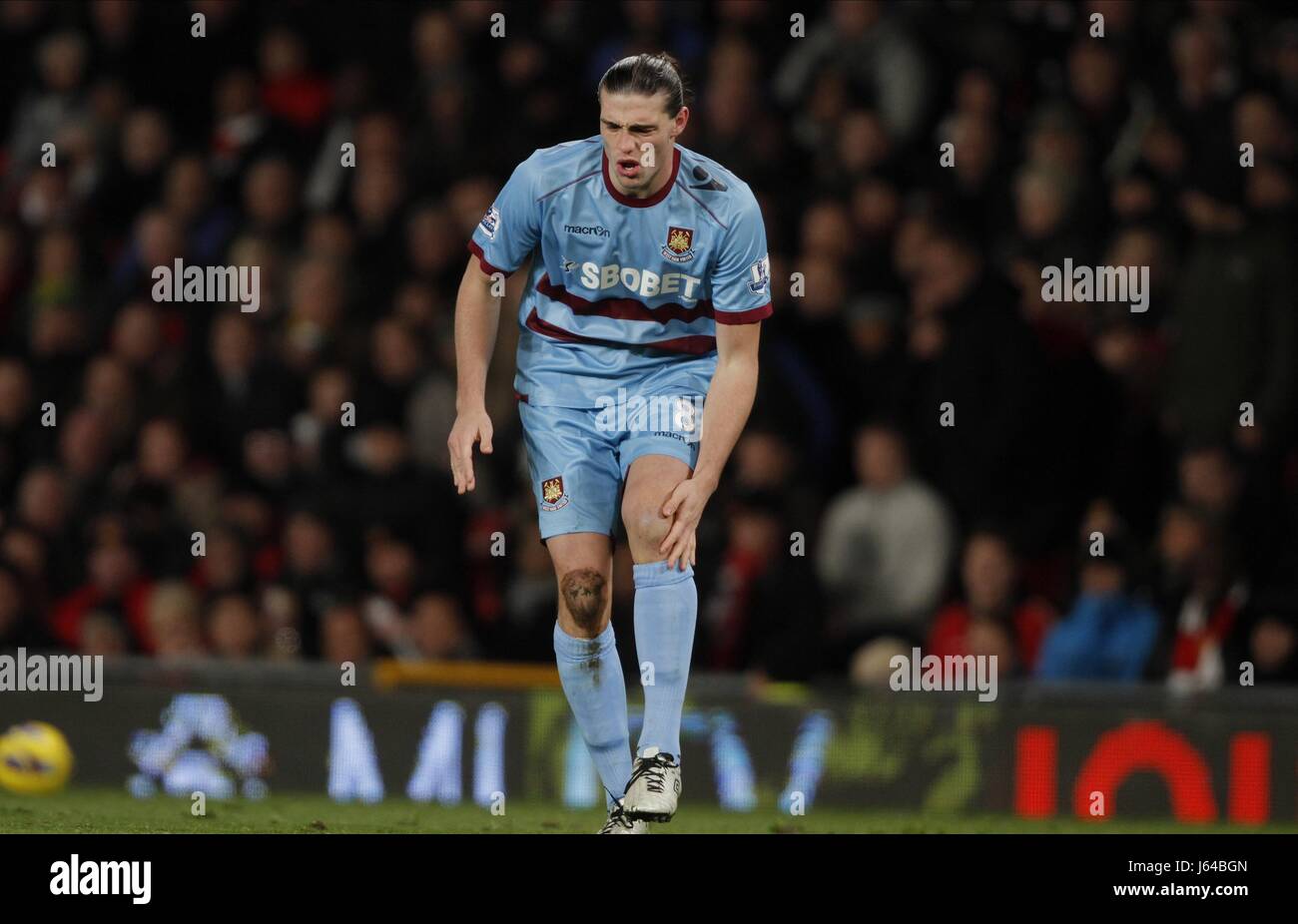 ANDY CARROLL TAKES A KNOCK MANCHESTER UNITED V WEST HAM U OLD TRAFFORD ...