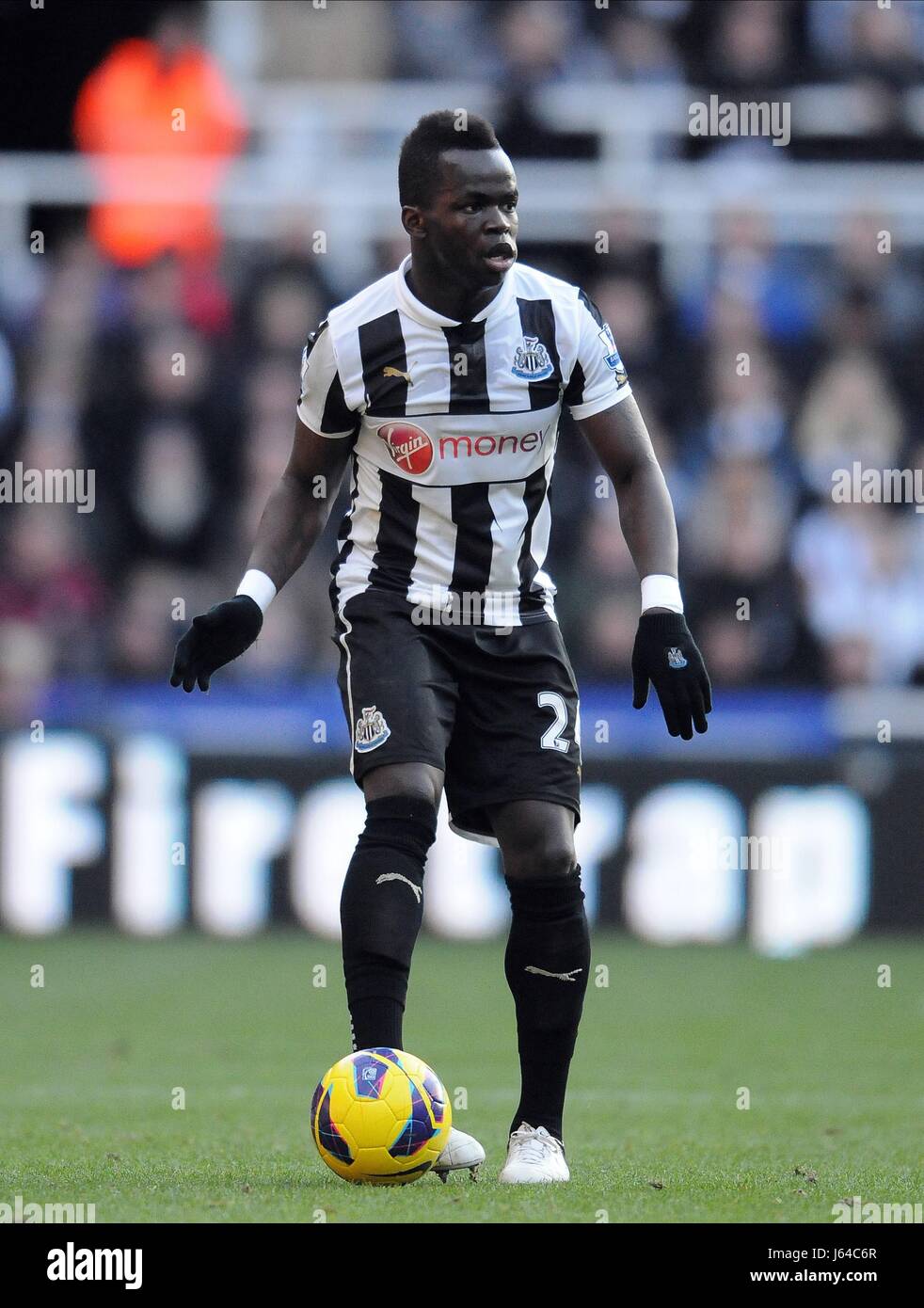 Newcastle united cheick tiote hi-res stock photography and images - Alamy