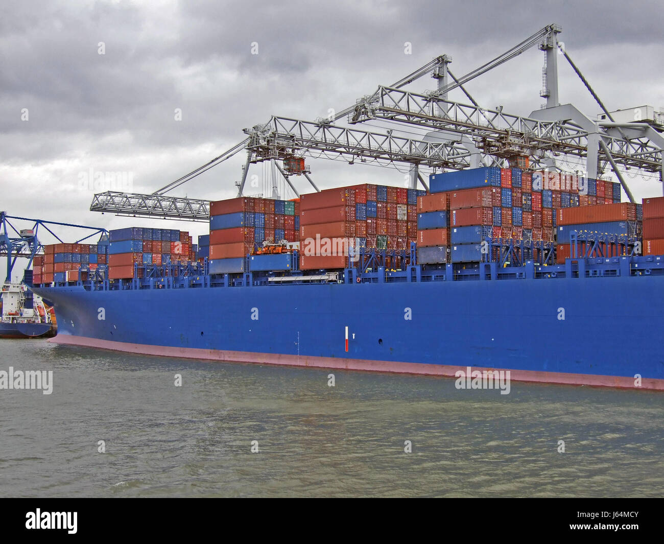 harbor transport logistics harbours import export loading of goods ...