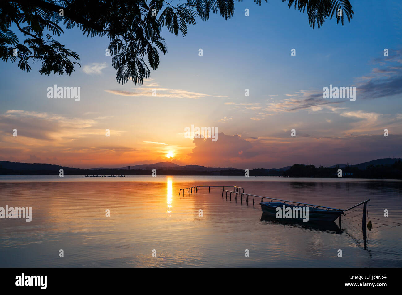 Lihu lake hi-res stock photography and images - Alamy