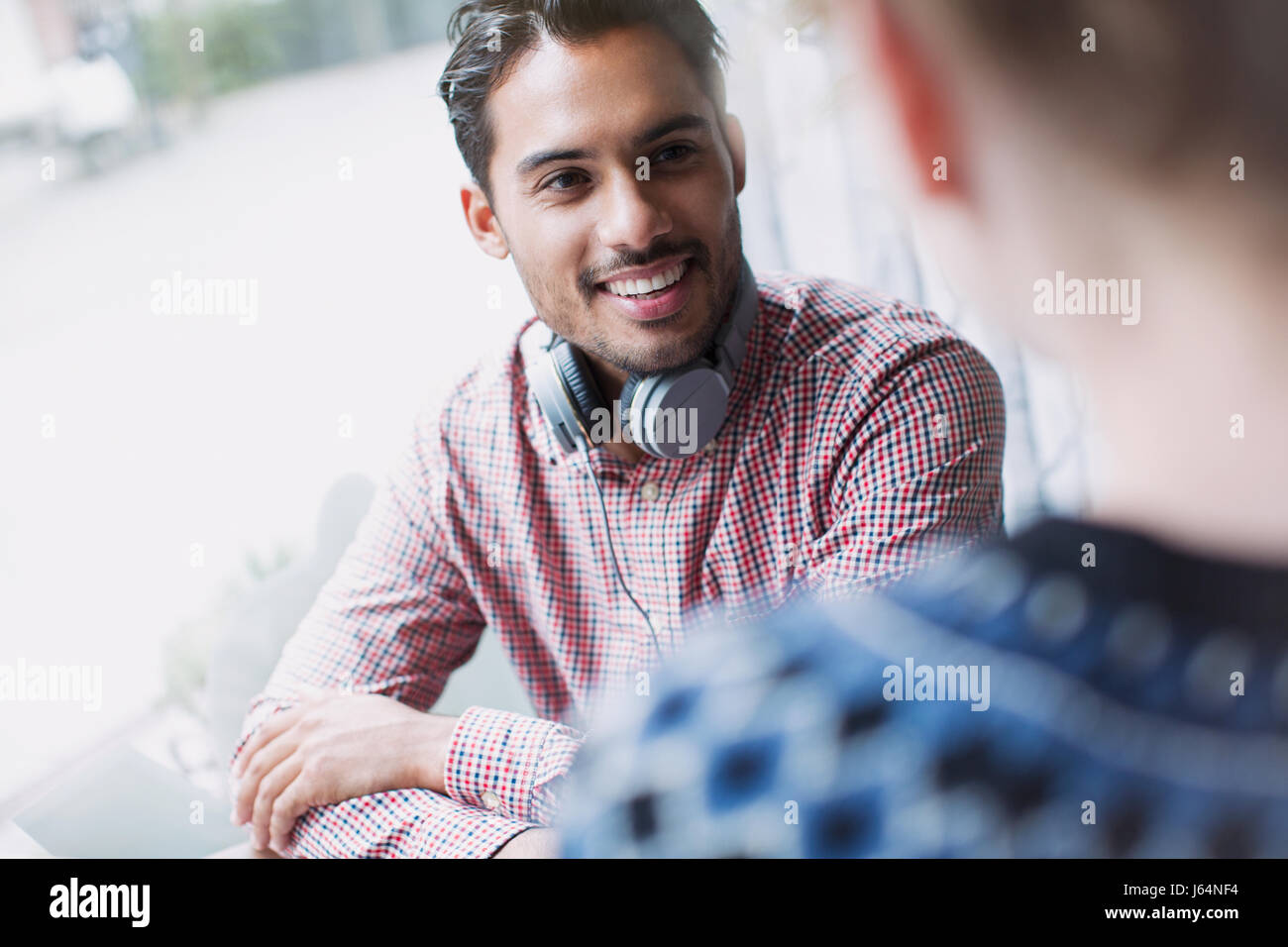 Two people talking cafe hi-res stock photography and images - Alamy