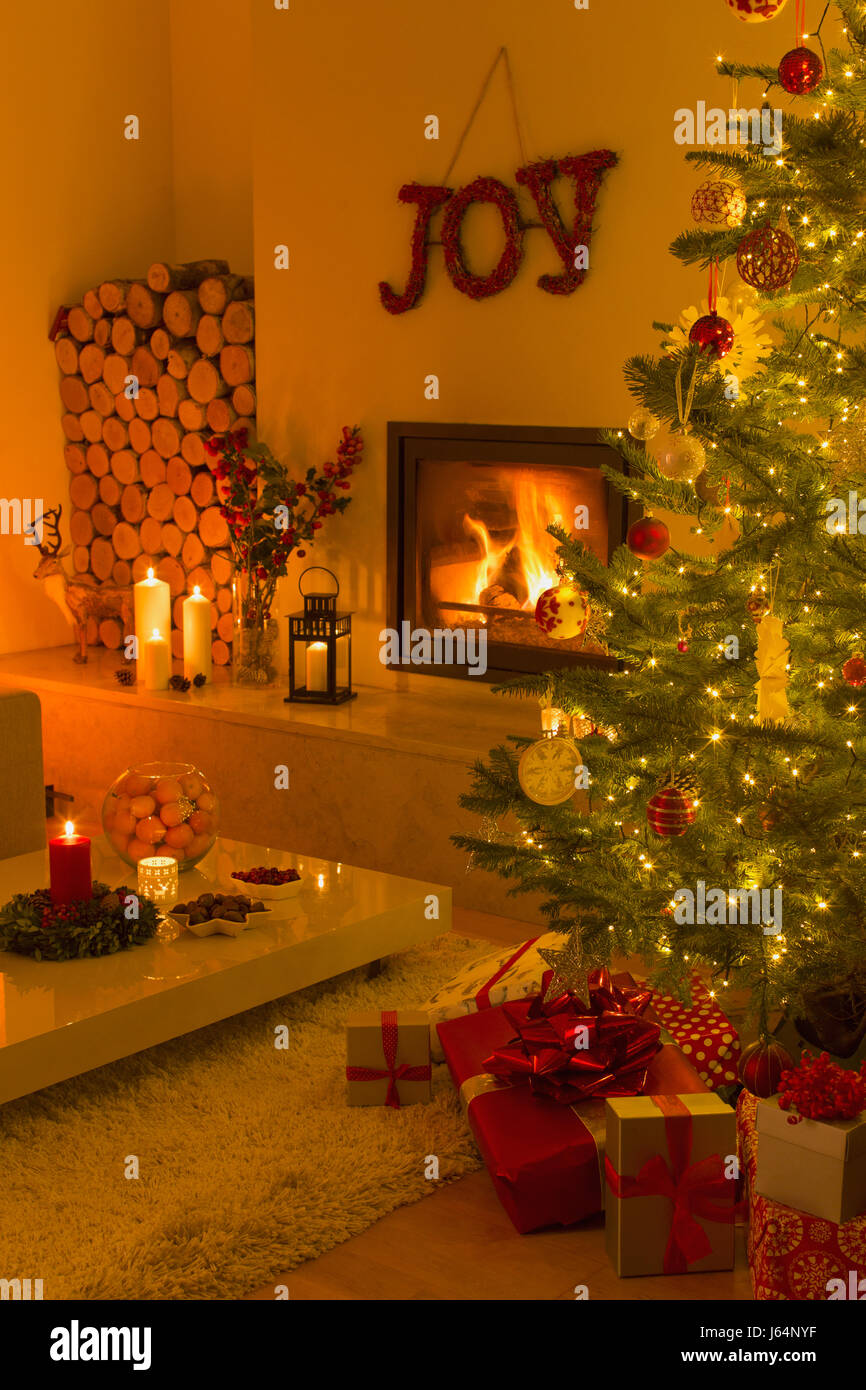 Christmas living room decorations hi-res stock photography and images ...