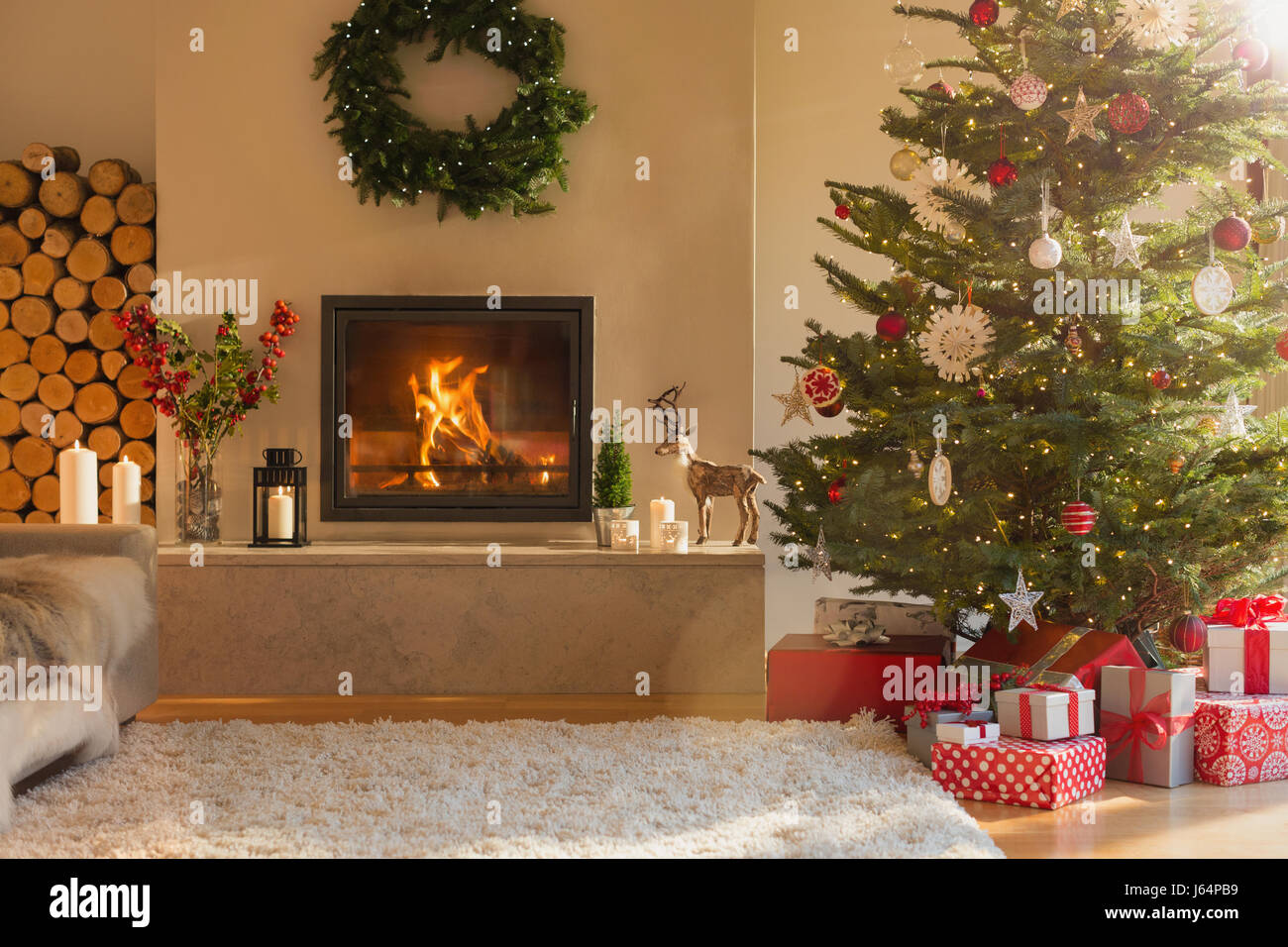 Ambient fireplace and Christmas tree in living room Stock Photo - Alamy