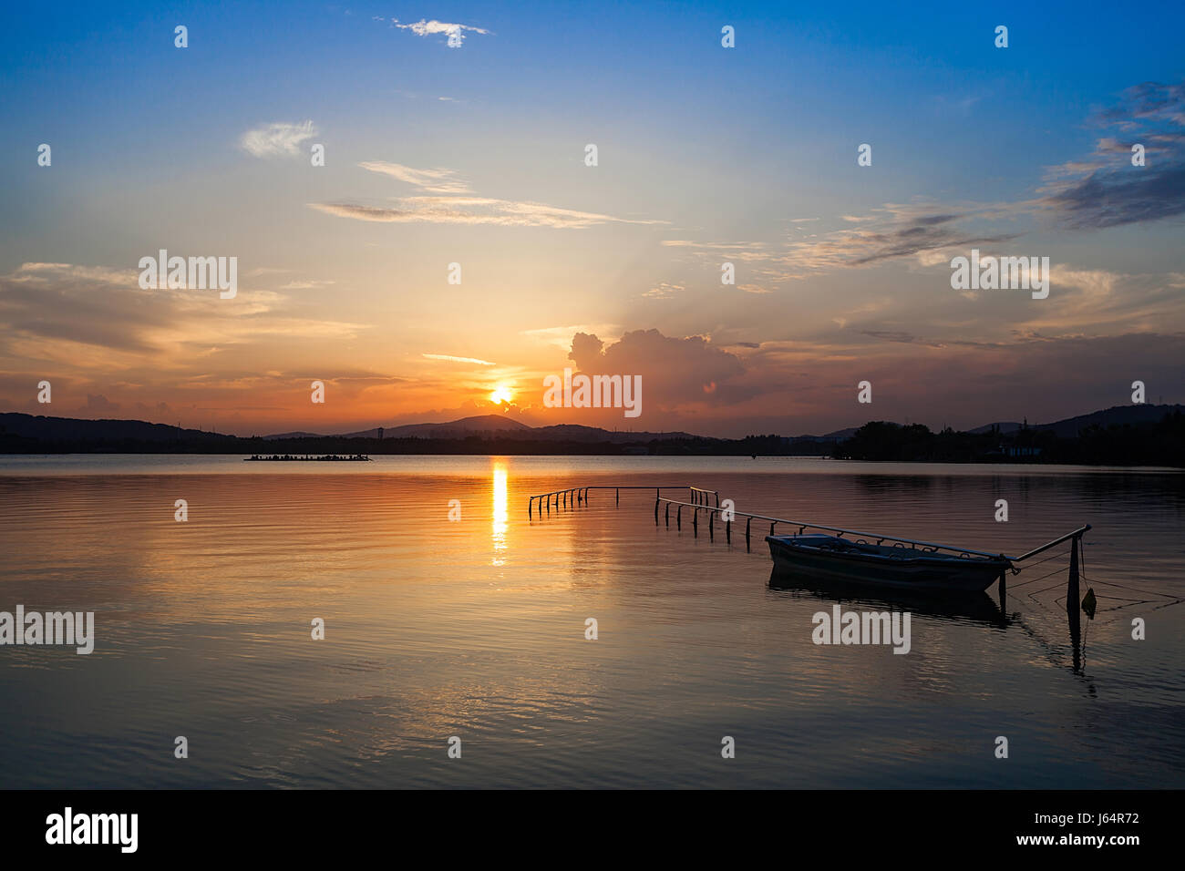 Lihu lake hi-res stock photography and images - Alamy