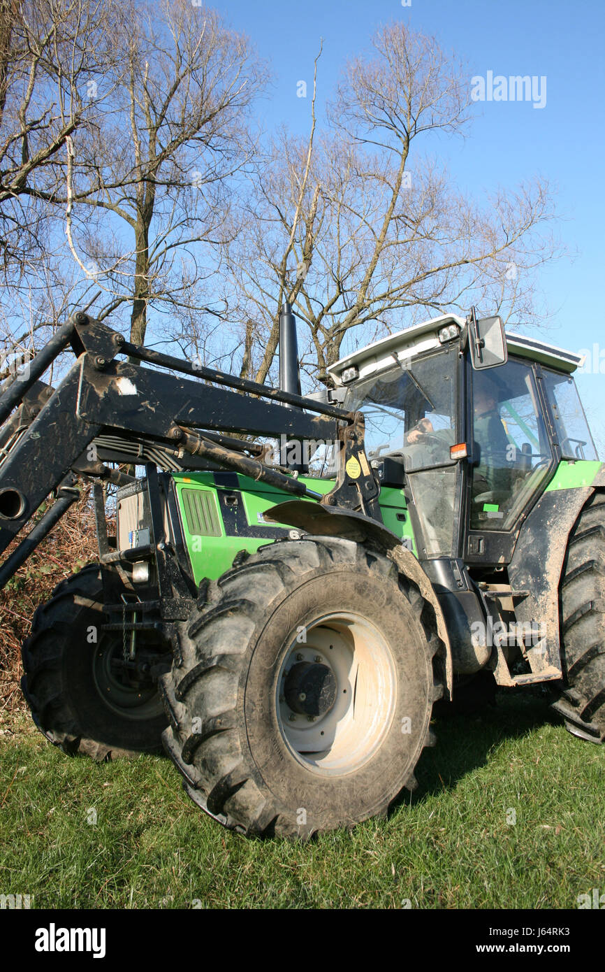 agrarian engineering engine drive motor agriculture farming tractor ...