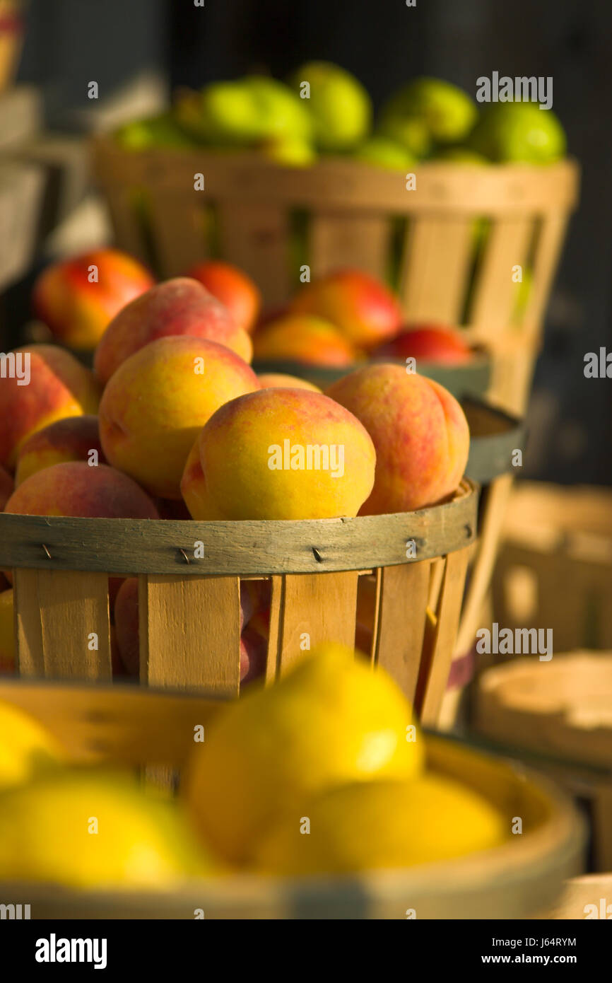 basket fruit pear bulb peach produce fresh fabricate bushel market food ...